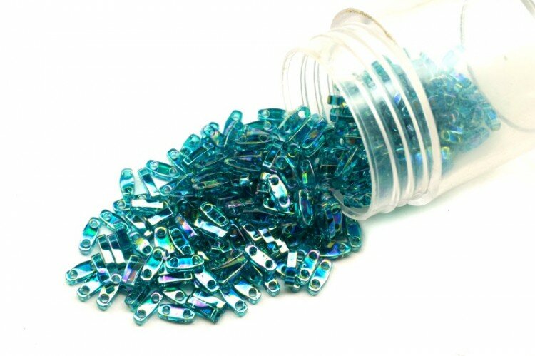 Бисер японский MIYUKI Quarter TILA #2458 чирок, радужный прозрачный, 5 грамм