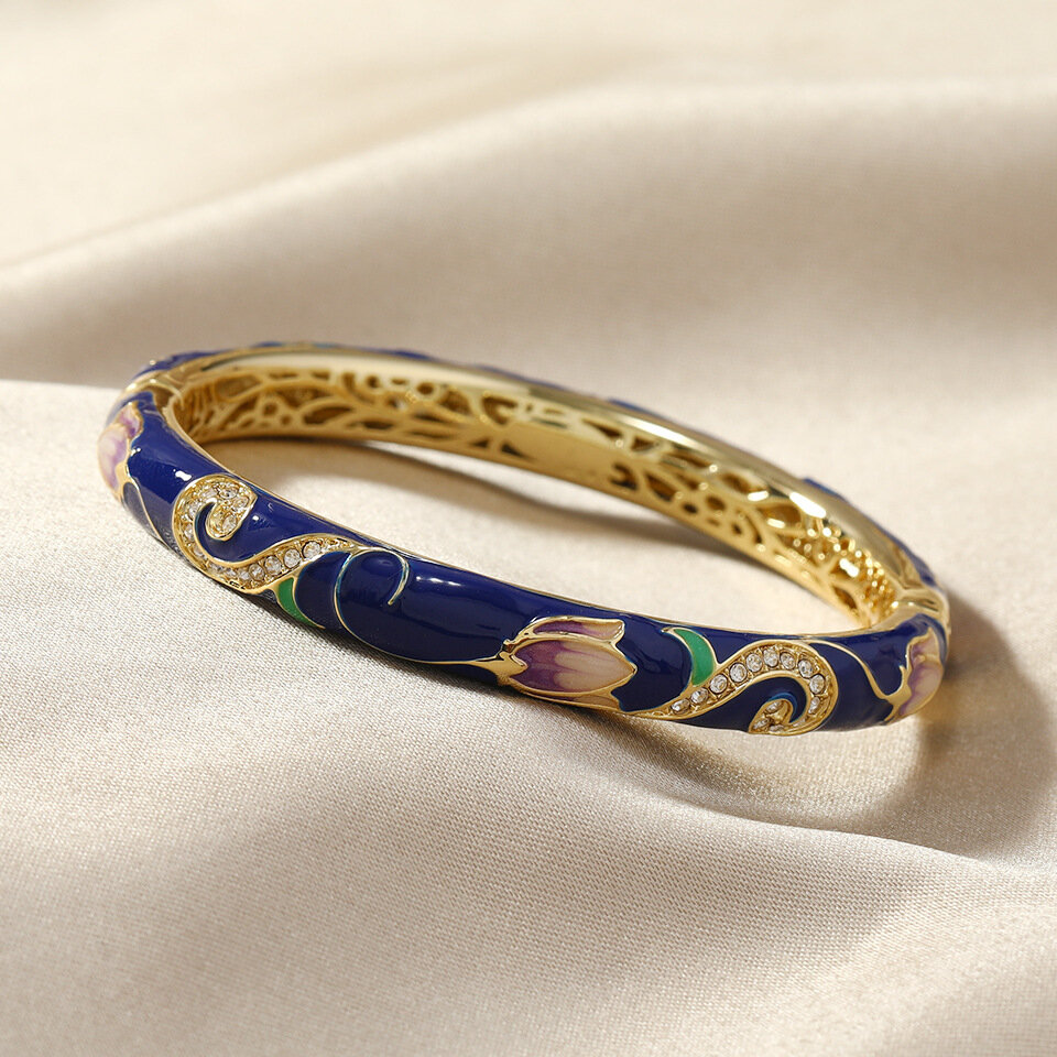 Жесткий браслет, эмаль, кристалл