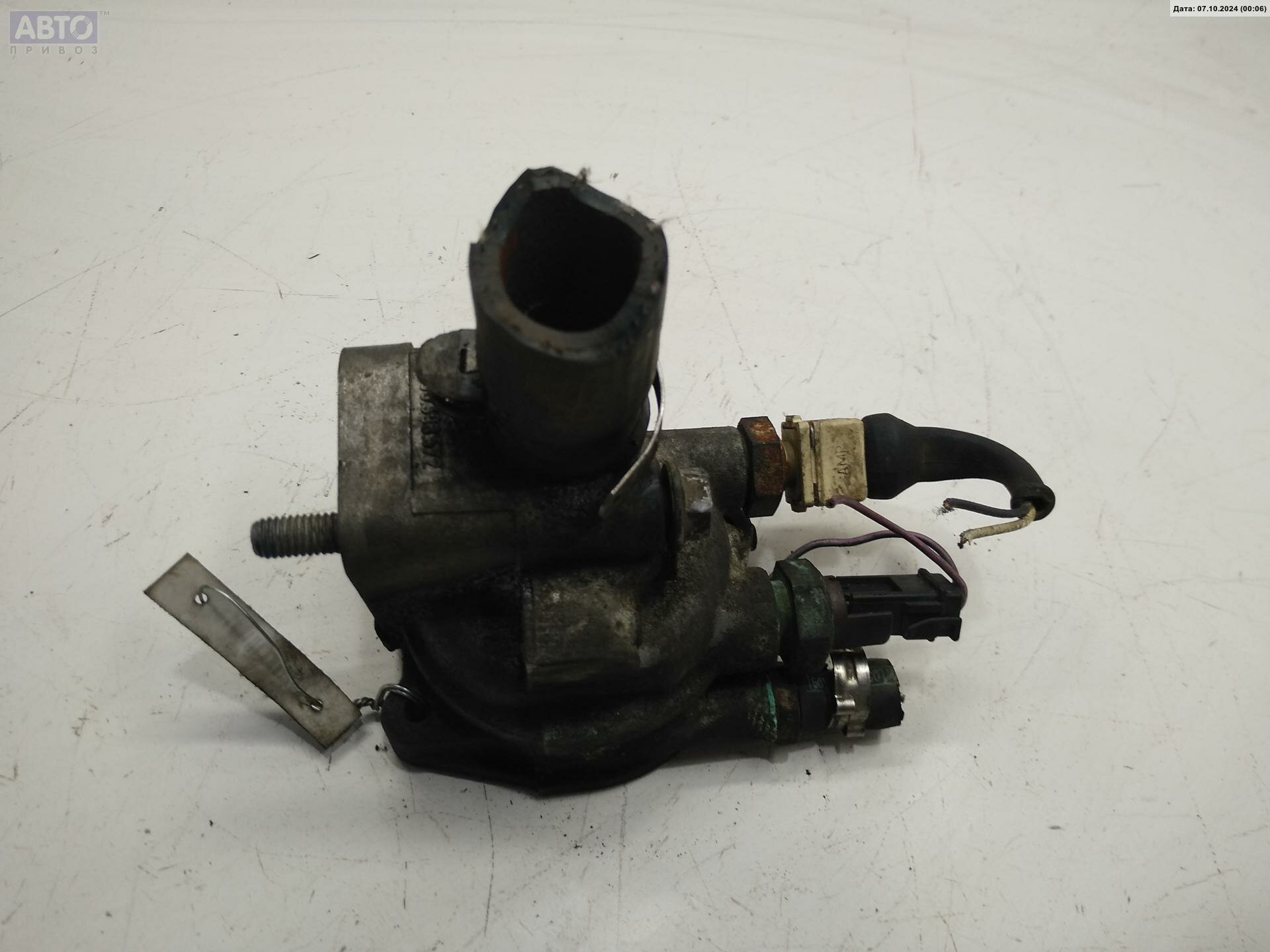 Фланец (тройник) системы охлаждения Renault Trafic (1981-2000)