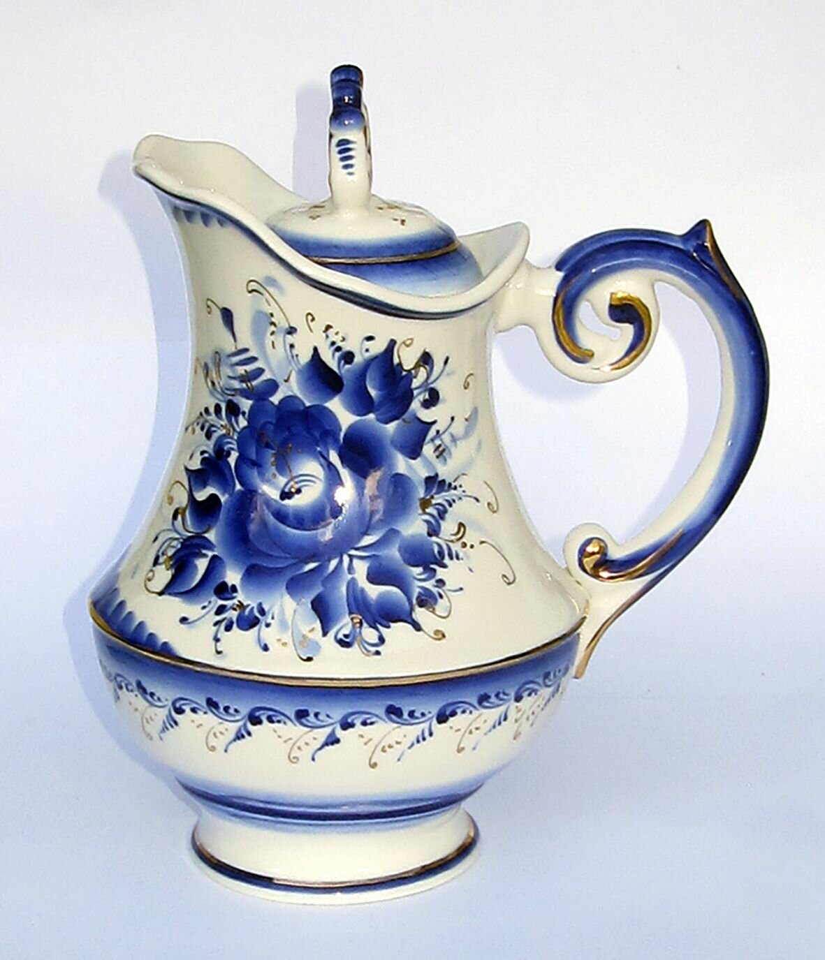 Кувшин фарфоровый с крышкой. Ручная работа, роспись - Гжель с золотом, Россия.