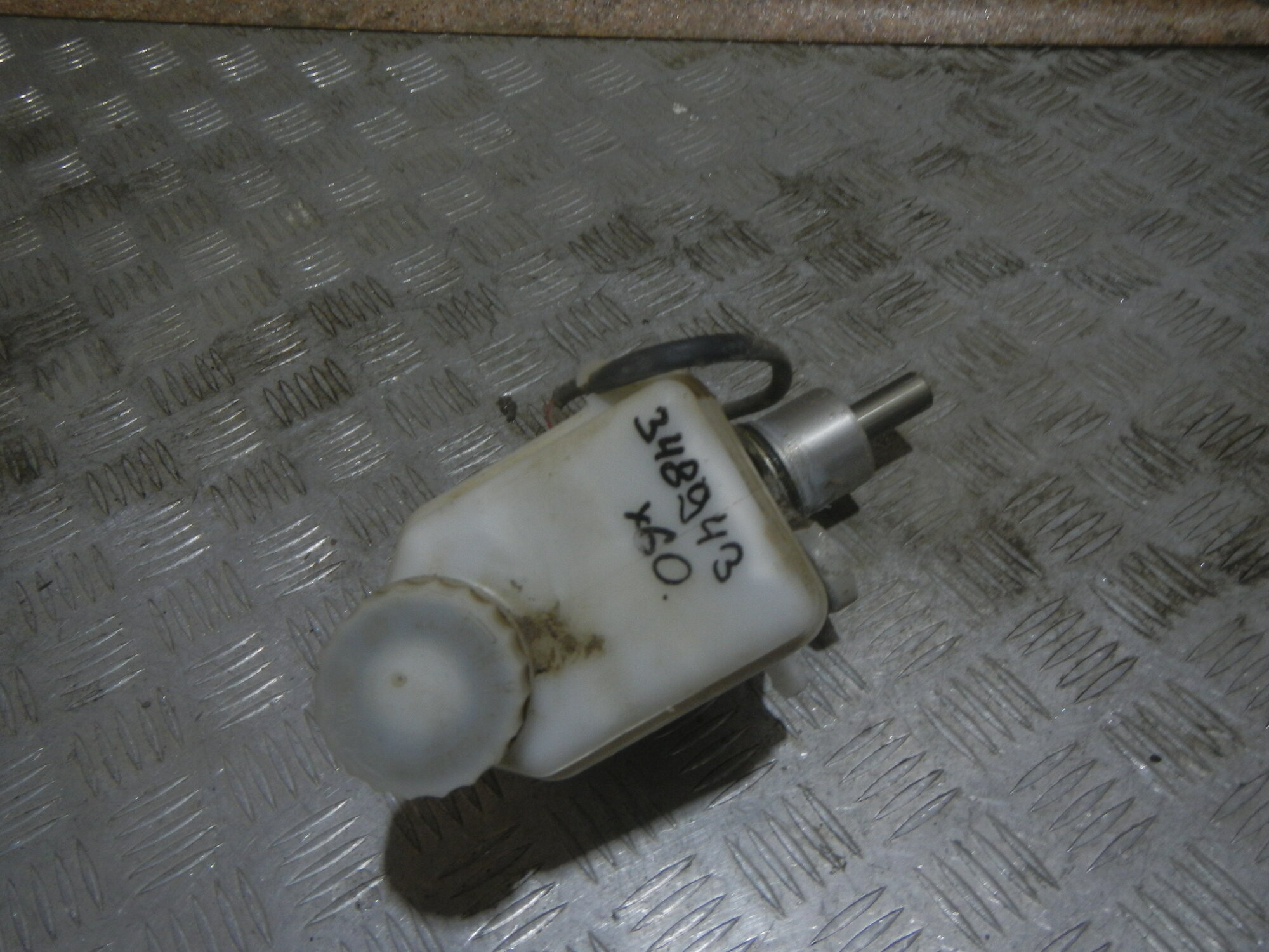 Б/У Цилиндр тормозной главный, Lifan (Лифан)-X-60 (12-) LIFAN X-60 (12-) Без повреждений 348943 LIFAN арт. SS35400