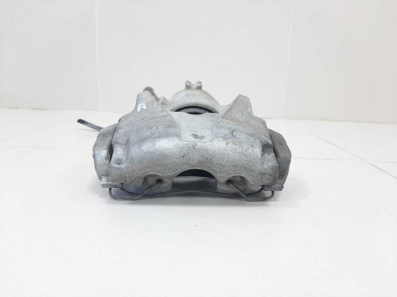 Суппорт передний правый Renault Duster 2012 кат.номер: 410018218R