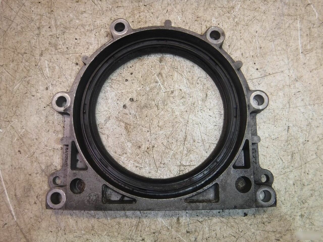 Крышка коленвала задняя Mercedes-Benz Vito W639 (2003—2010)