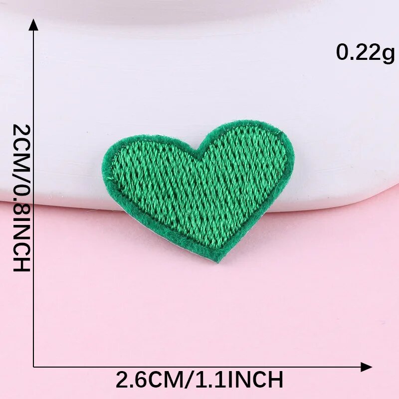 Зеленые вышитые сердечки-нашивки, 2.6x2см, 20шт