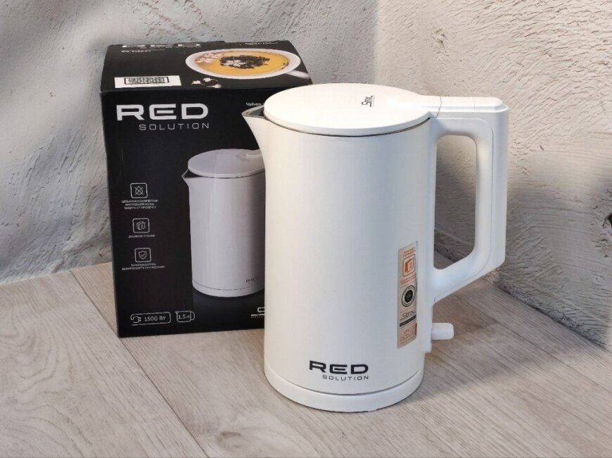 Чайник электрический RED SOLUTION RK-M1561 1.5 л белый