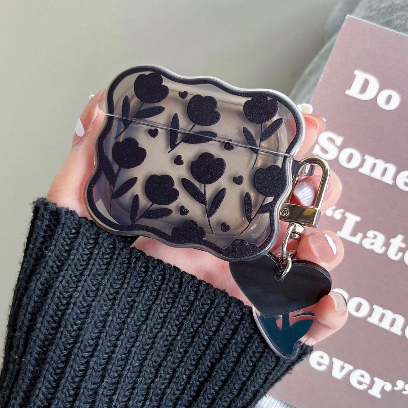 Чехол для наушников Airpods 3 ( на Аирподс 3 ) силиконовый Цветы, черный