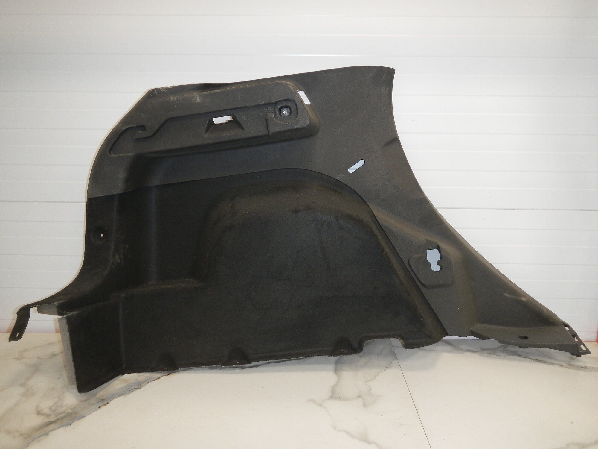 Б/У Обшивка багажника, Москвич (Moskvich)-3 (22-) Москвич 3 (22-) левая Повреждены 2 крепления, задиры. 596824 Москвич ар...