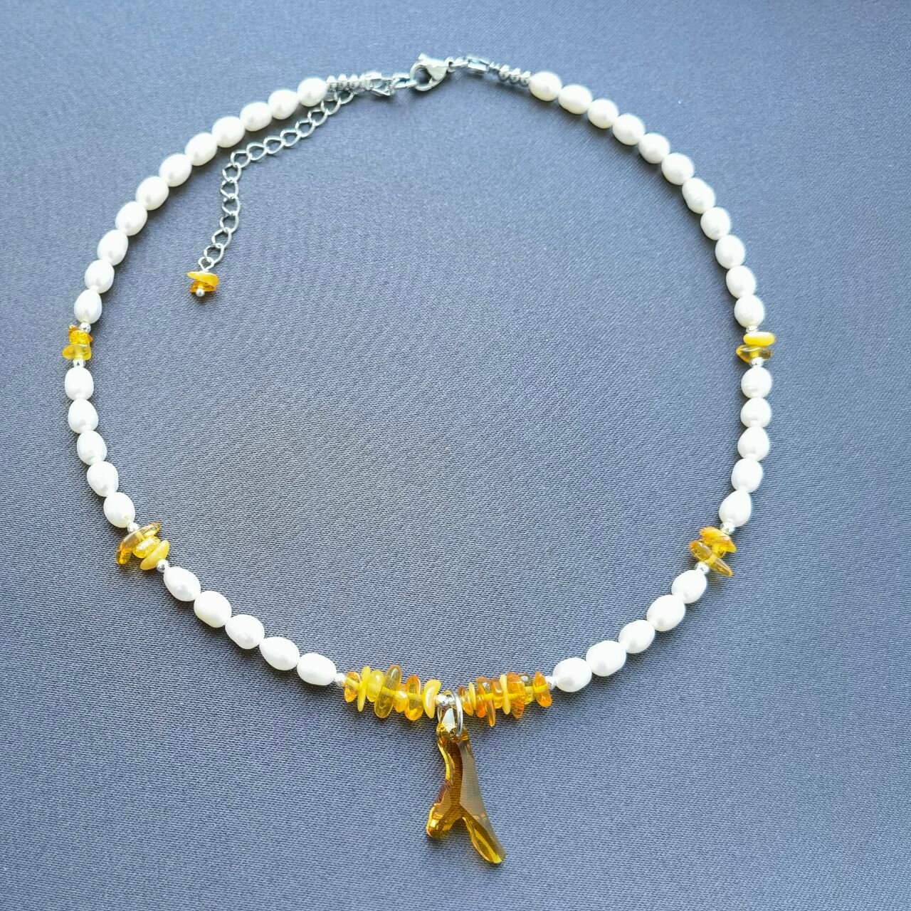 Колье, янтарь, кристаллы Swarovski, жемчуг культивированный