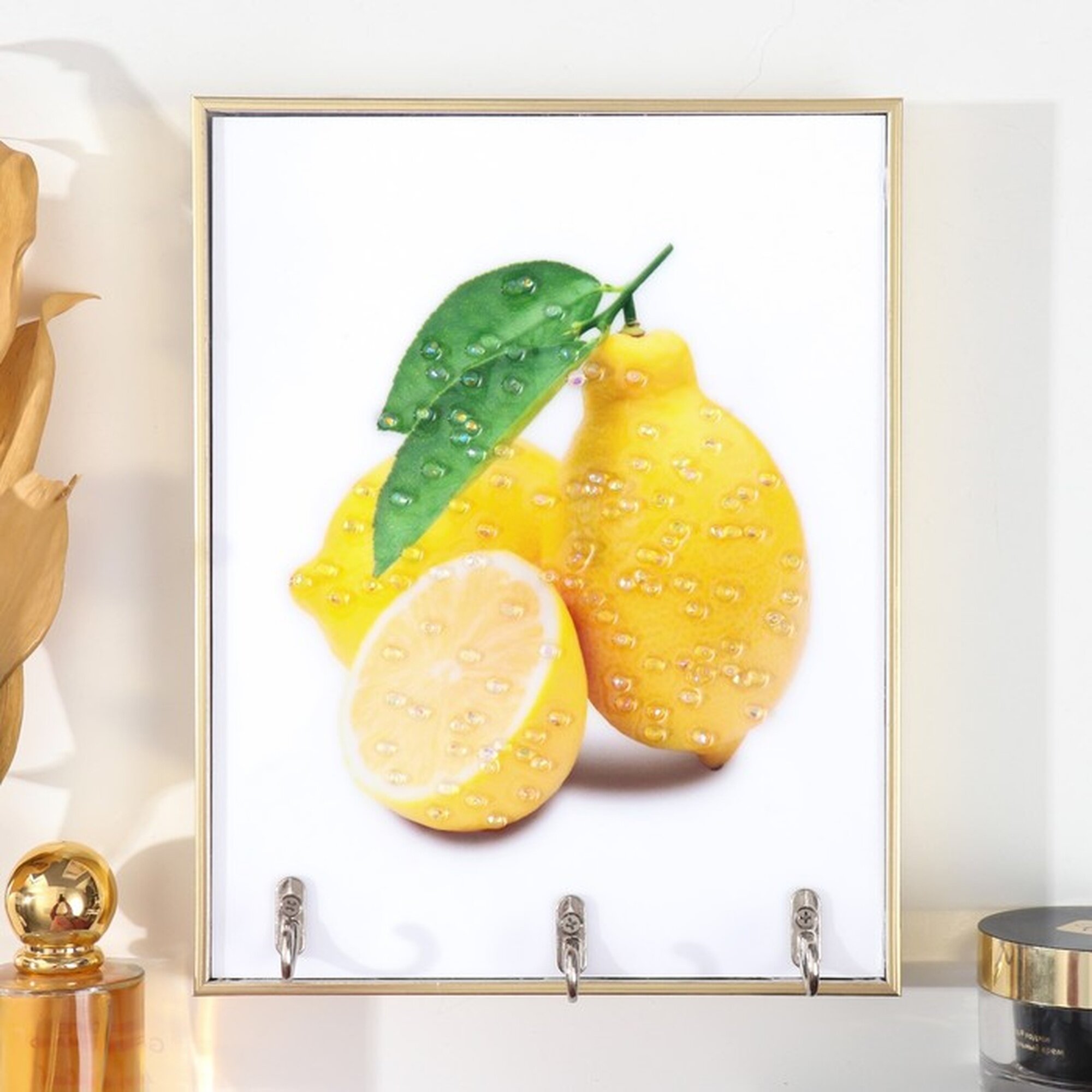 Настенные крючки декоративные «Лимонная свежесть», 3 крючка, пластик, МДФ, стразы, золото, 18.5×1.8×23.5 см