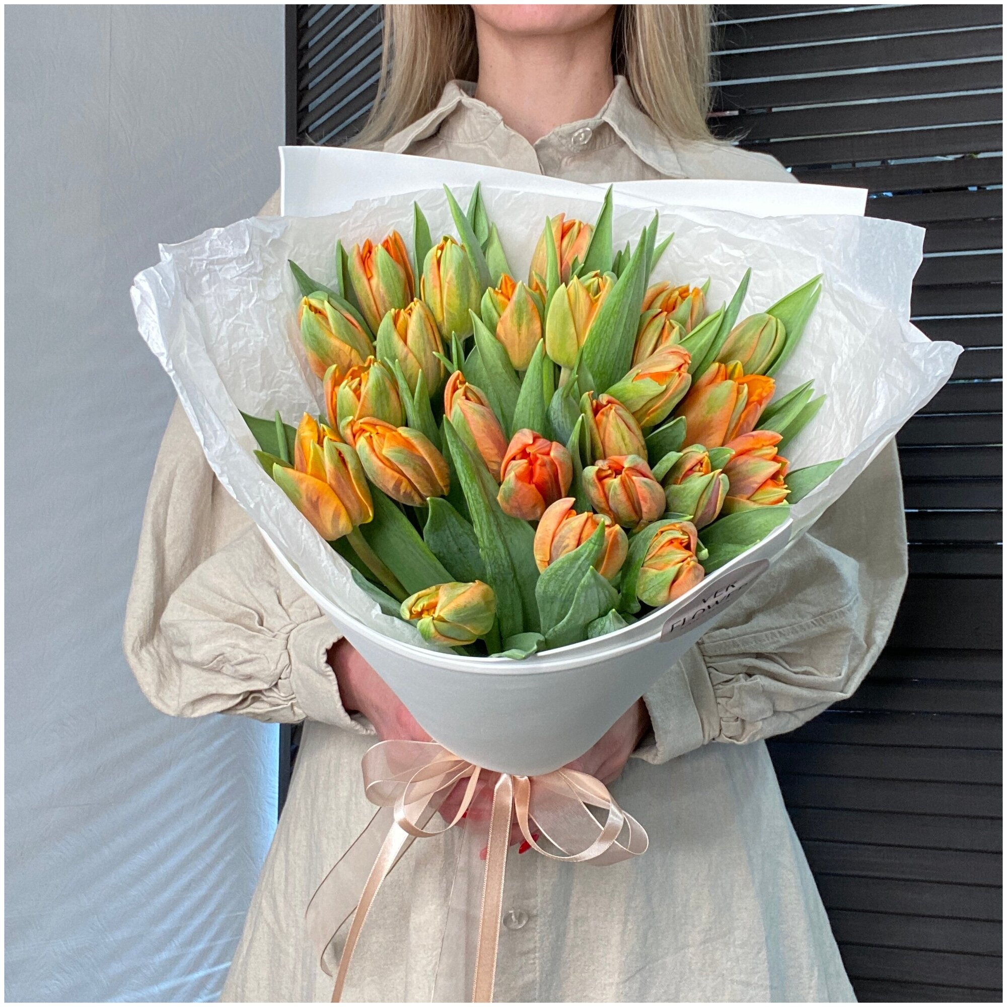 Букет из 25 пионовидных тюльпанов, рыжего цвета Ver. Flowers