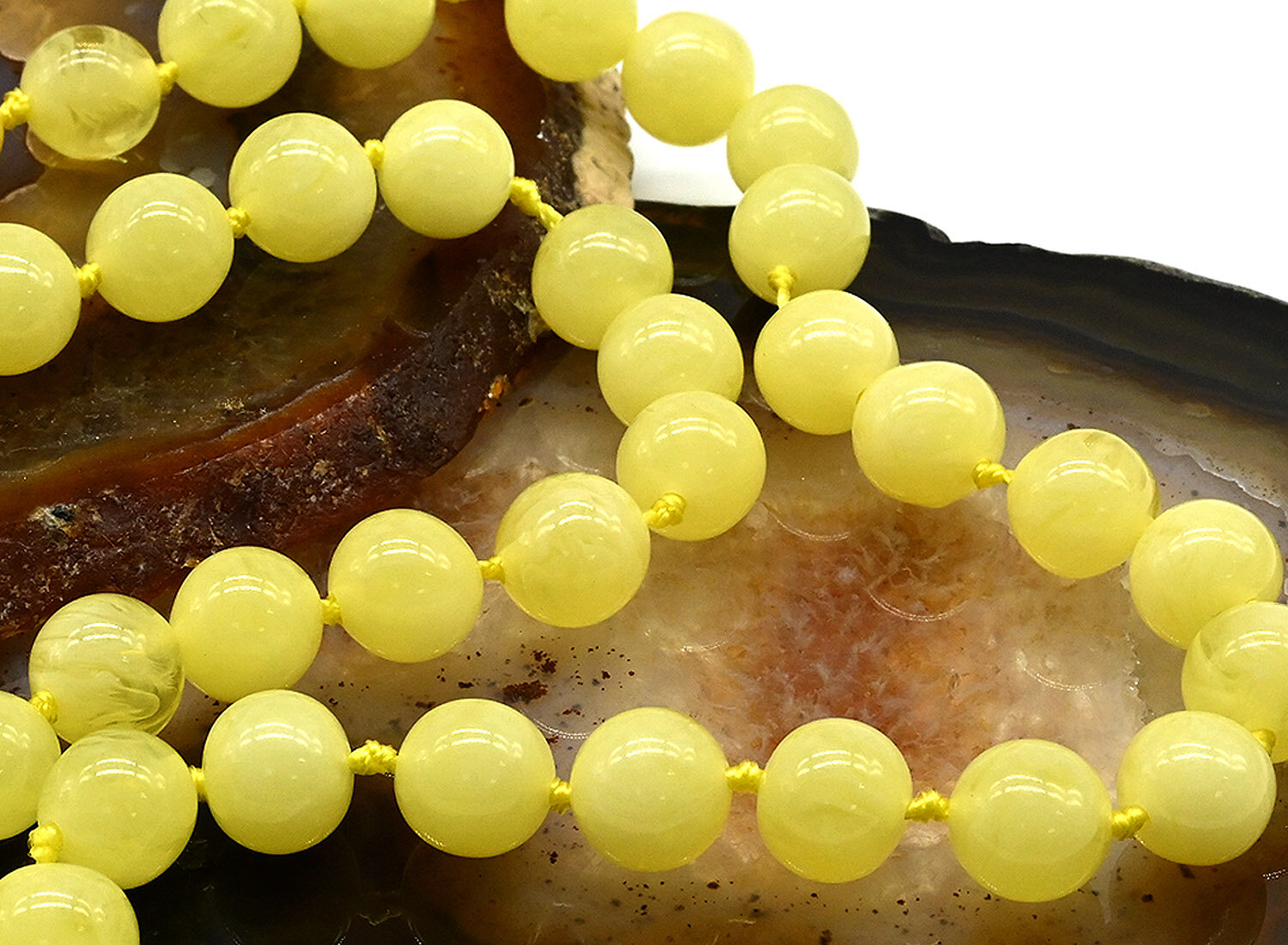 Бусы, янтарь