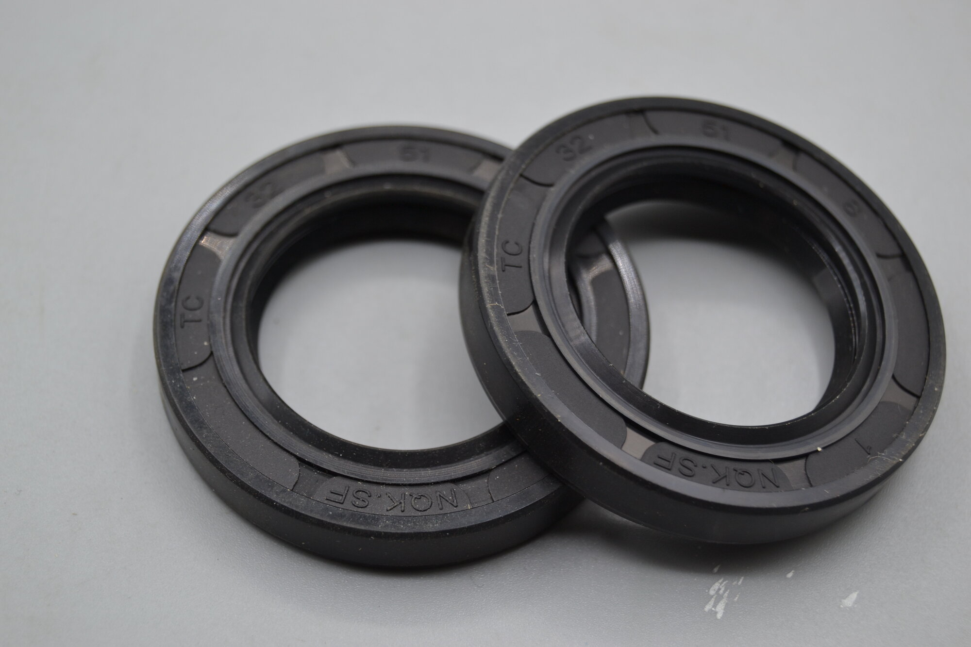 Манжеты сальники 32x51x8 (2 шт)