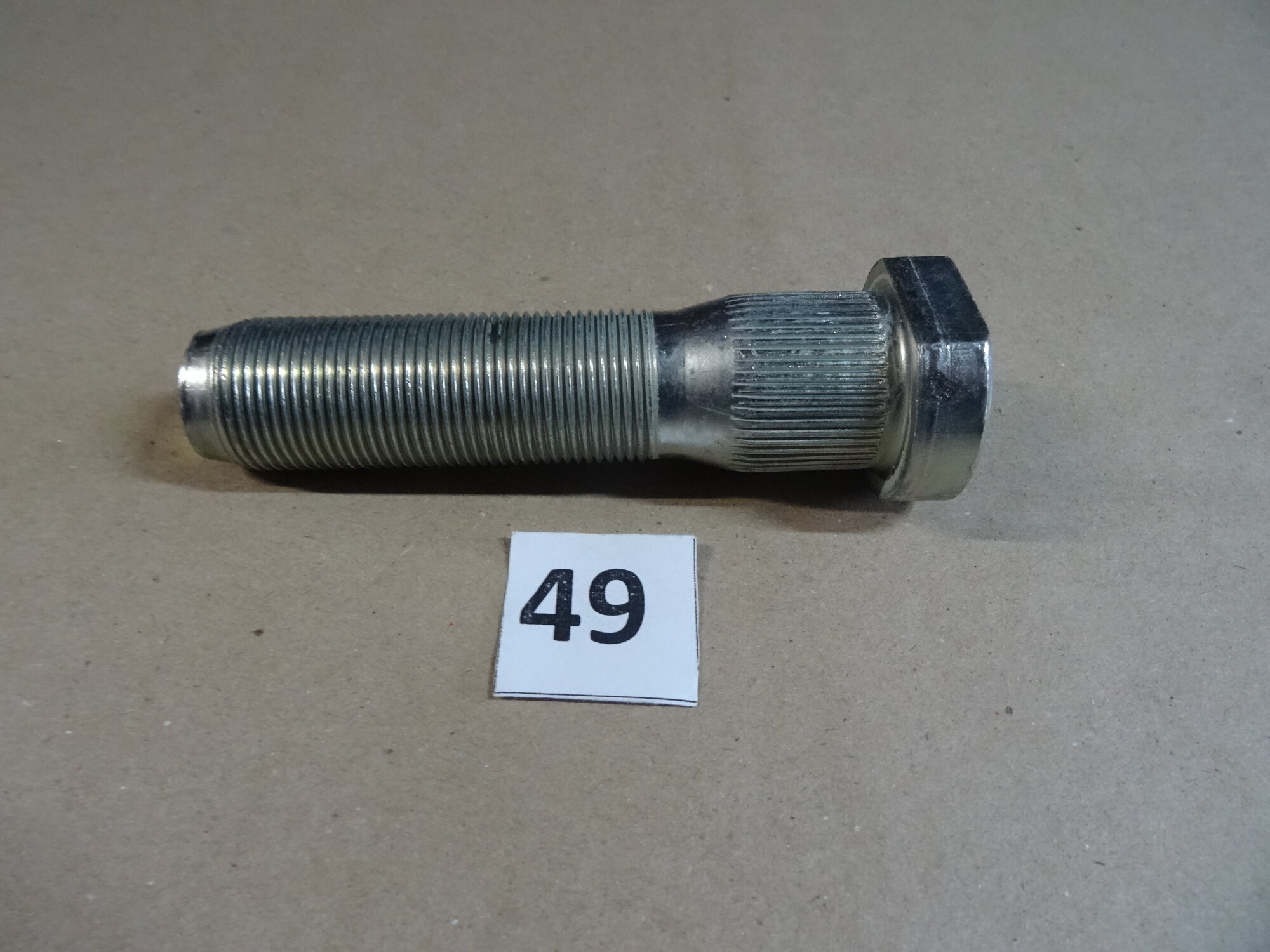 Болт М22х1,5х95 колеса заднего со шлицами б/гайки