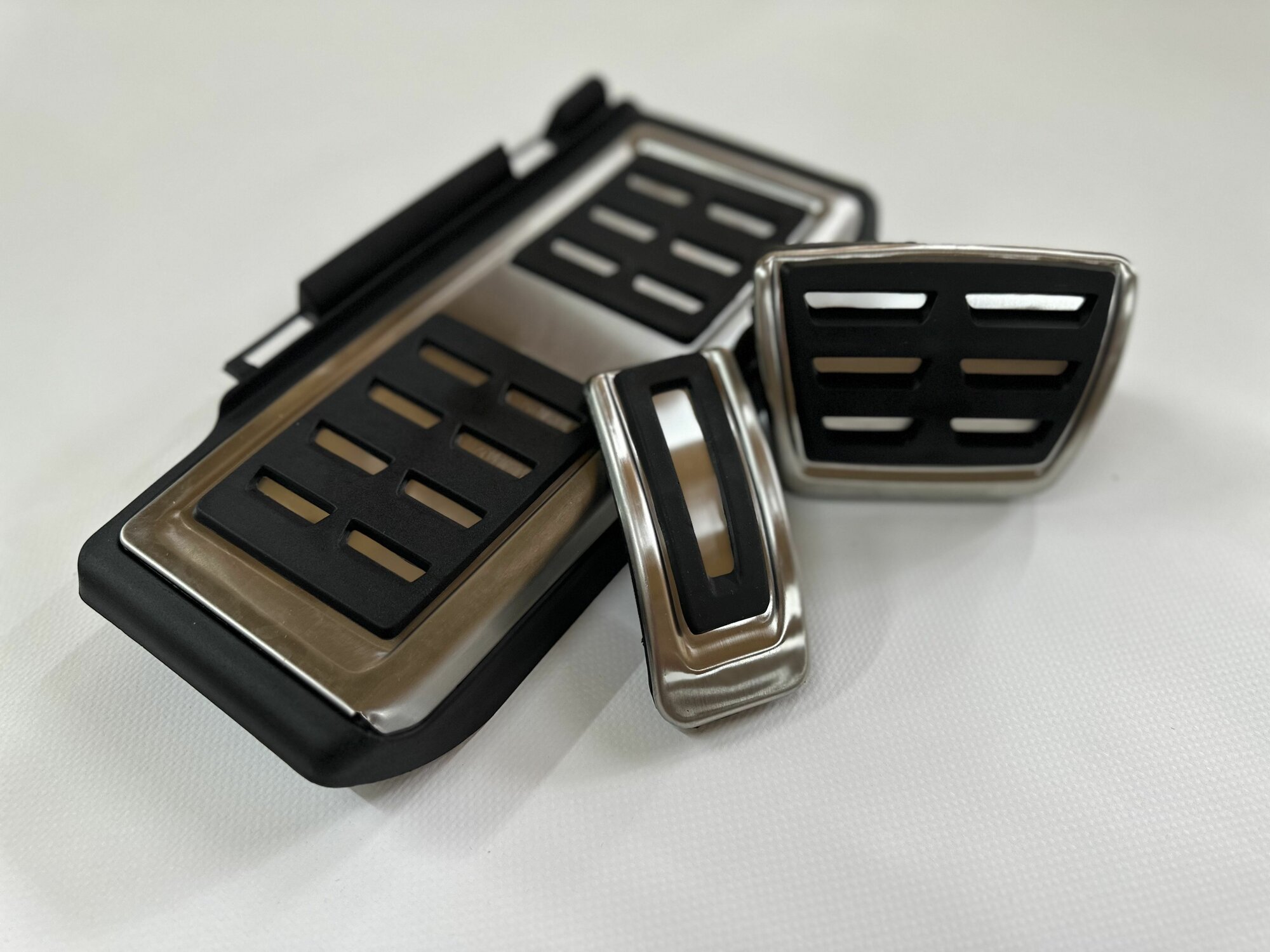 Накладки на педали и упор для Volkswagen, Audi, Skoda, Seat автомат (АКПП)