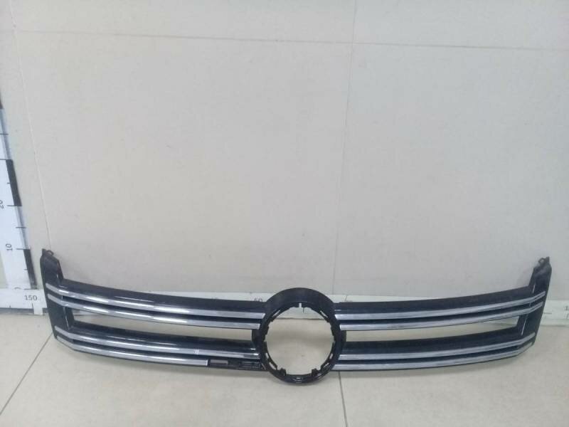 Решетка радиатора Volkswagen Tiguan 5N2 2011-2016 кат.номер: 5N0853655