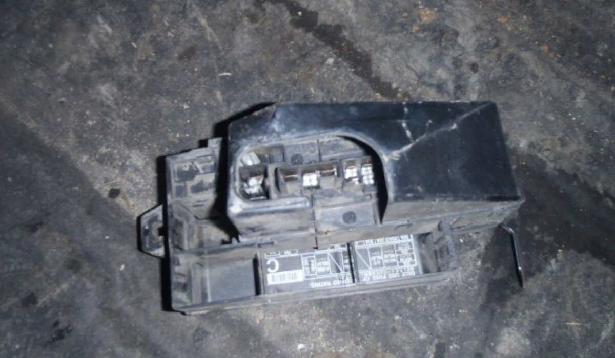 Блок предохранителей Legacy Outback (B12) Subaru