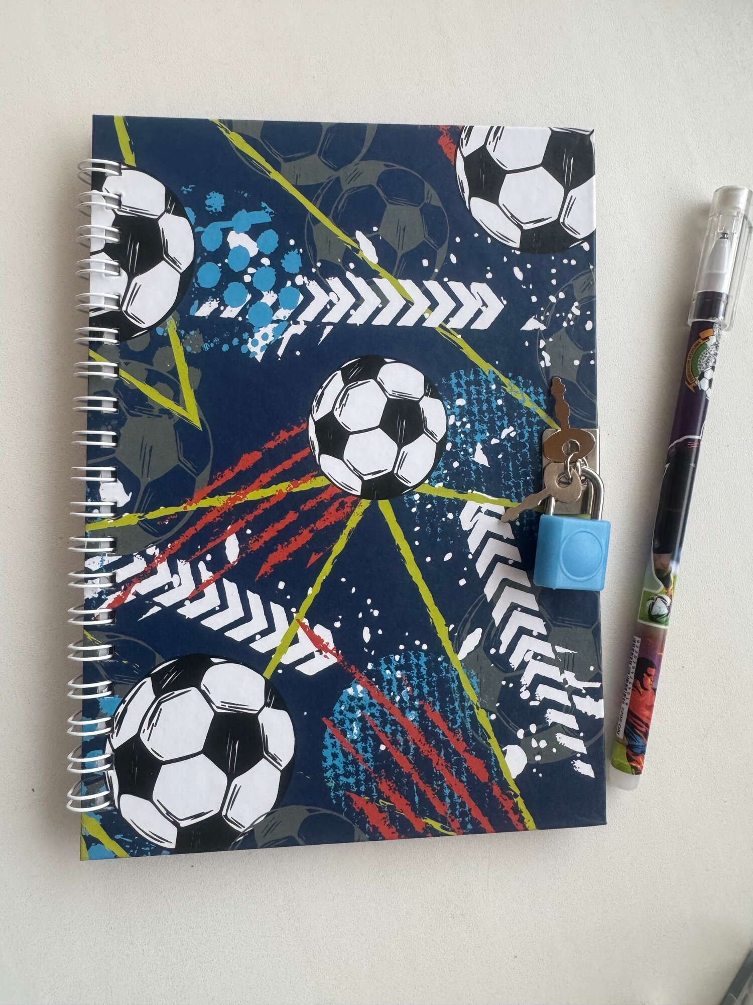 Блокнот "Футбол", в клетку, замок с ключом, мелованная бумага, синий , + подарок ручка