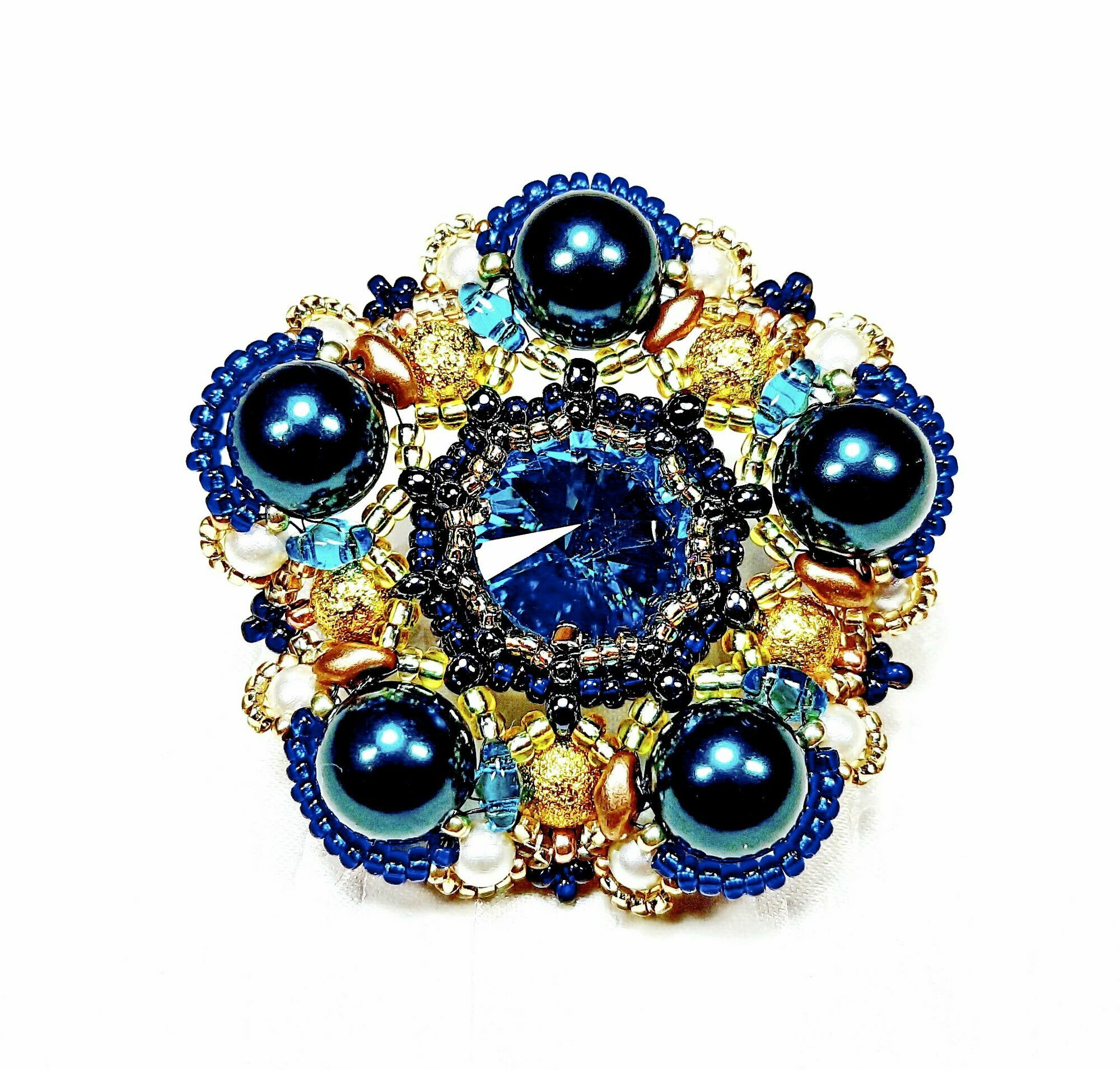 Брошь, горный хрусталь, бисер