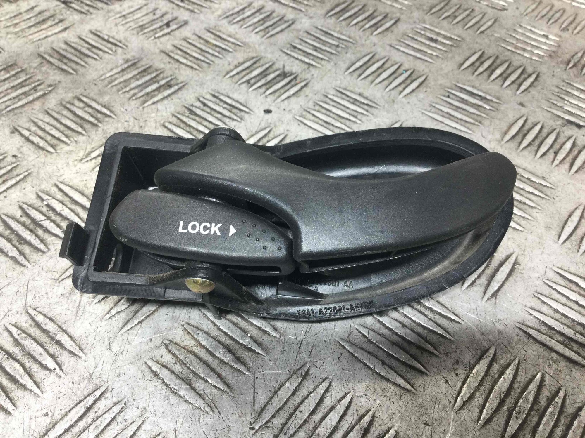 Б/У Ручка внутренняя задняя левая Ford Focus 1 поколение [рестайлинг] (2001-2005) 2004 г.