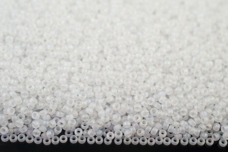 Бисер японский MIYUKI круглый 15/0 #0131FR хрусталь, матовый радужный прозрачный, 10 грамм