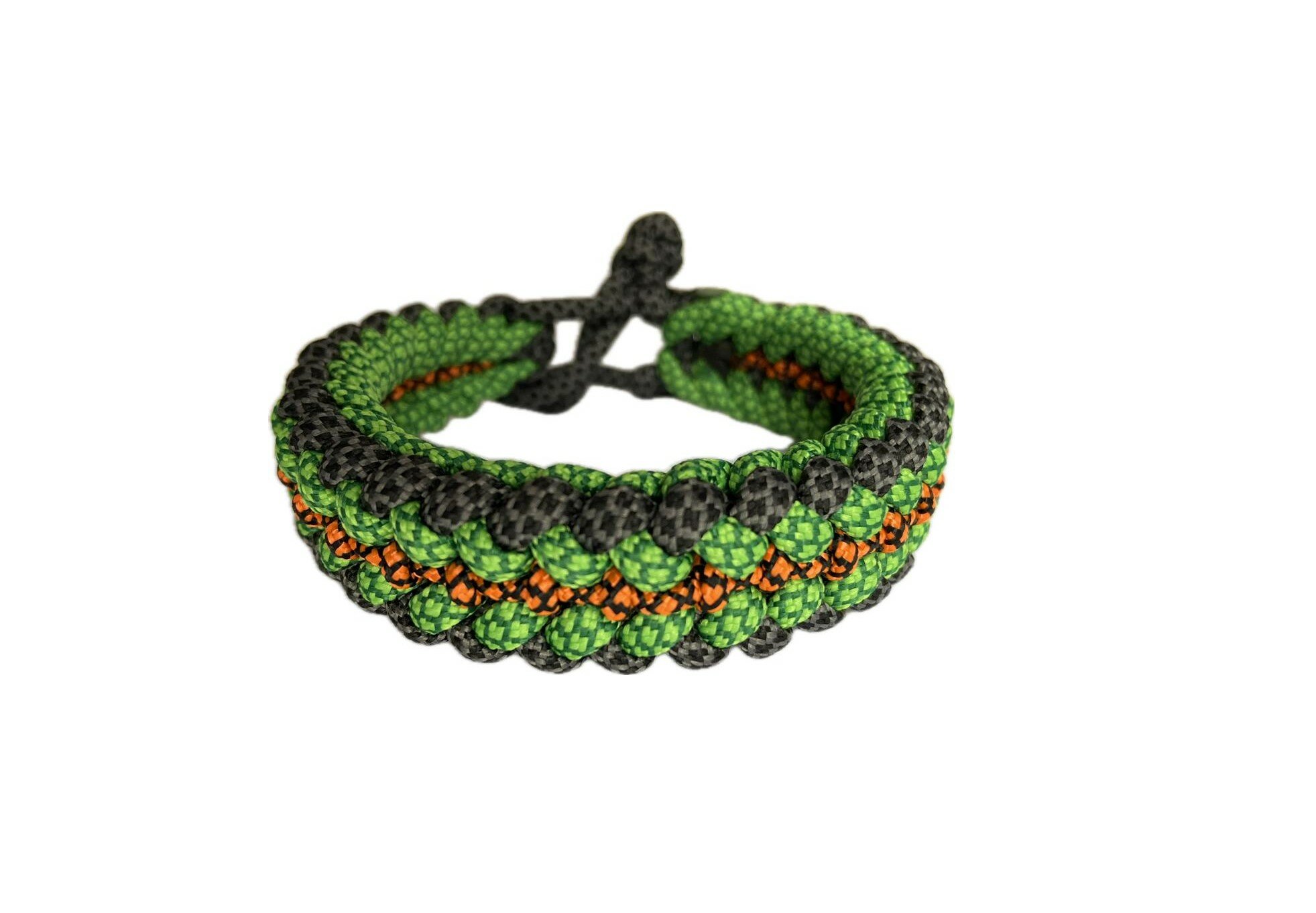 Плетеный браслет