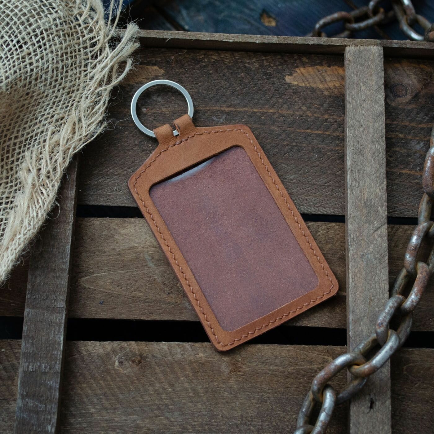 Чехол для бейджа кожаный. С карманом для карточек. С прозрачным окном