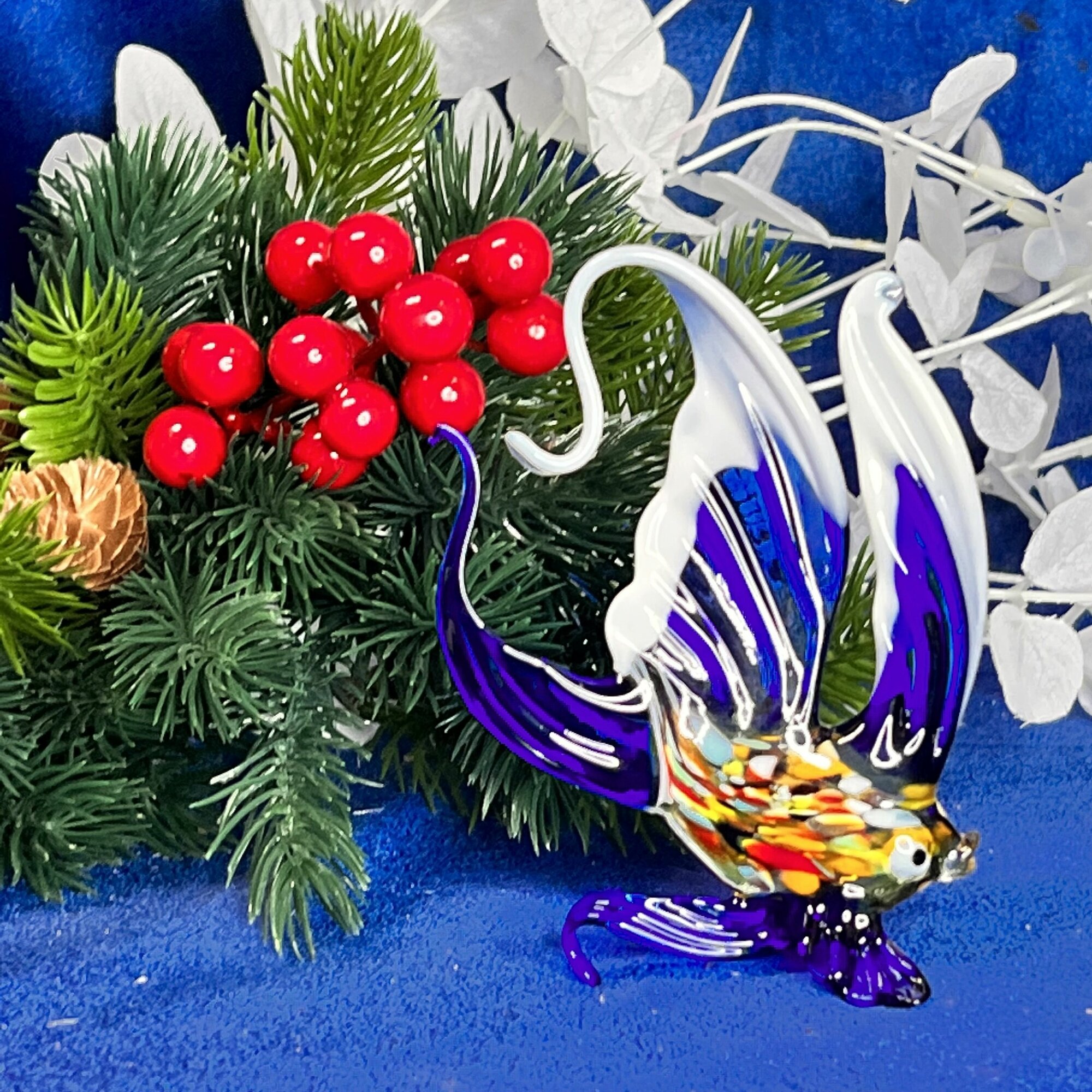 Рыбка Стеклянная с Сине-Белыми Плавниками Большая