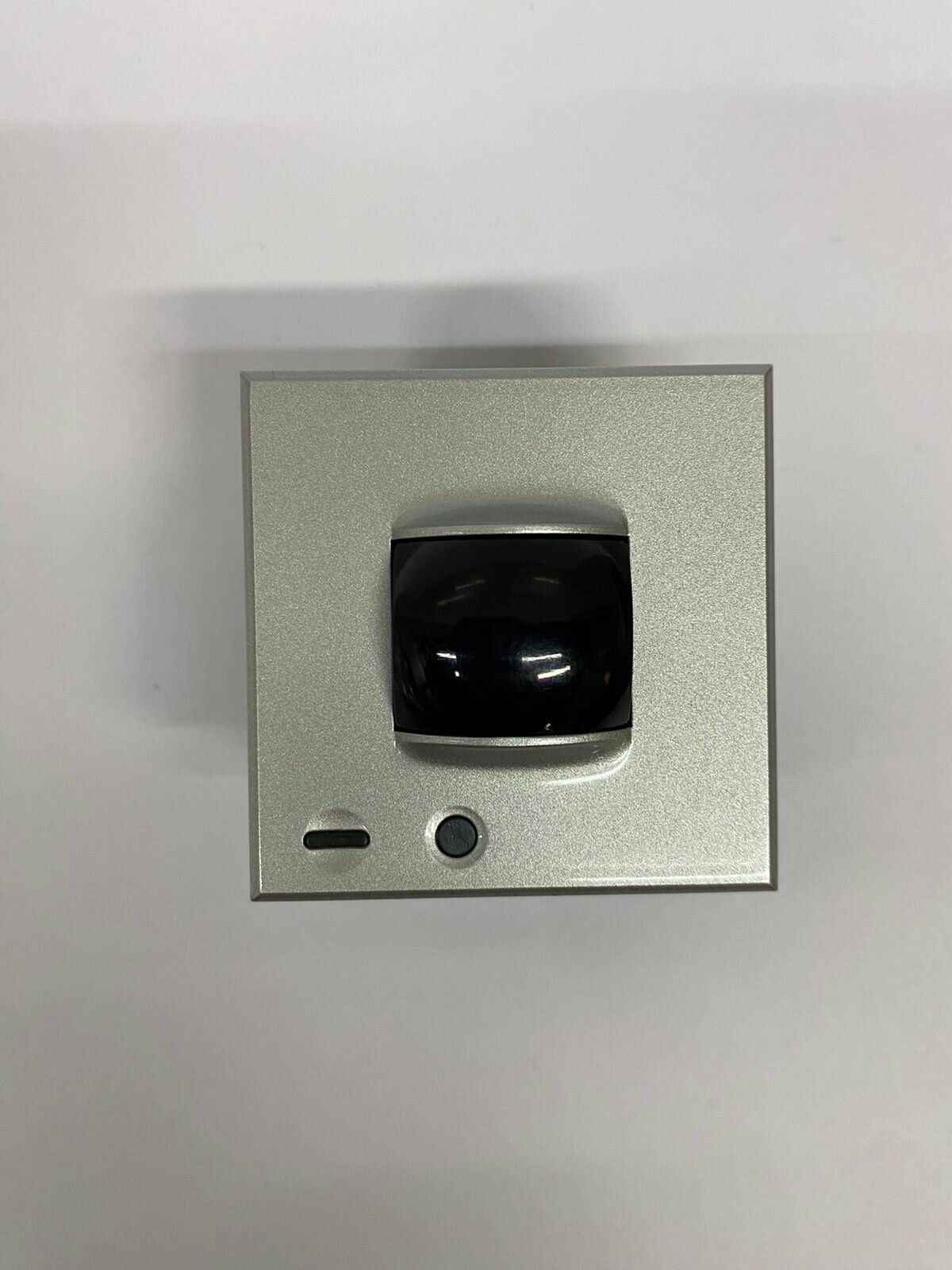 ИК-приемник для дистанционного управления с помощью пультов 4482/7,4482/16 Bticino Axolute алюминий HC4654