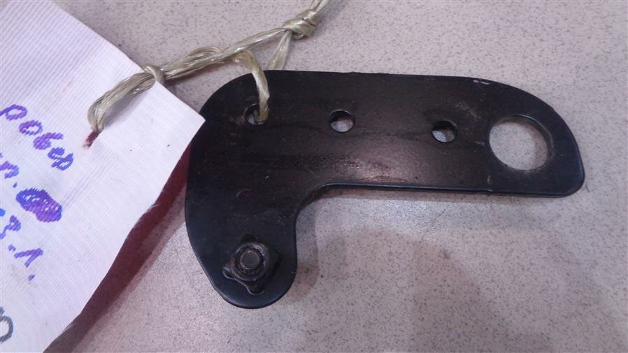 Ограничитель двери багажника от Land Rover Discovery 3 2004-2009