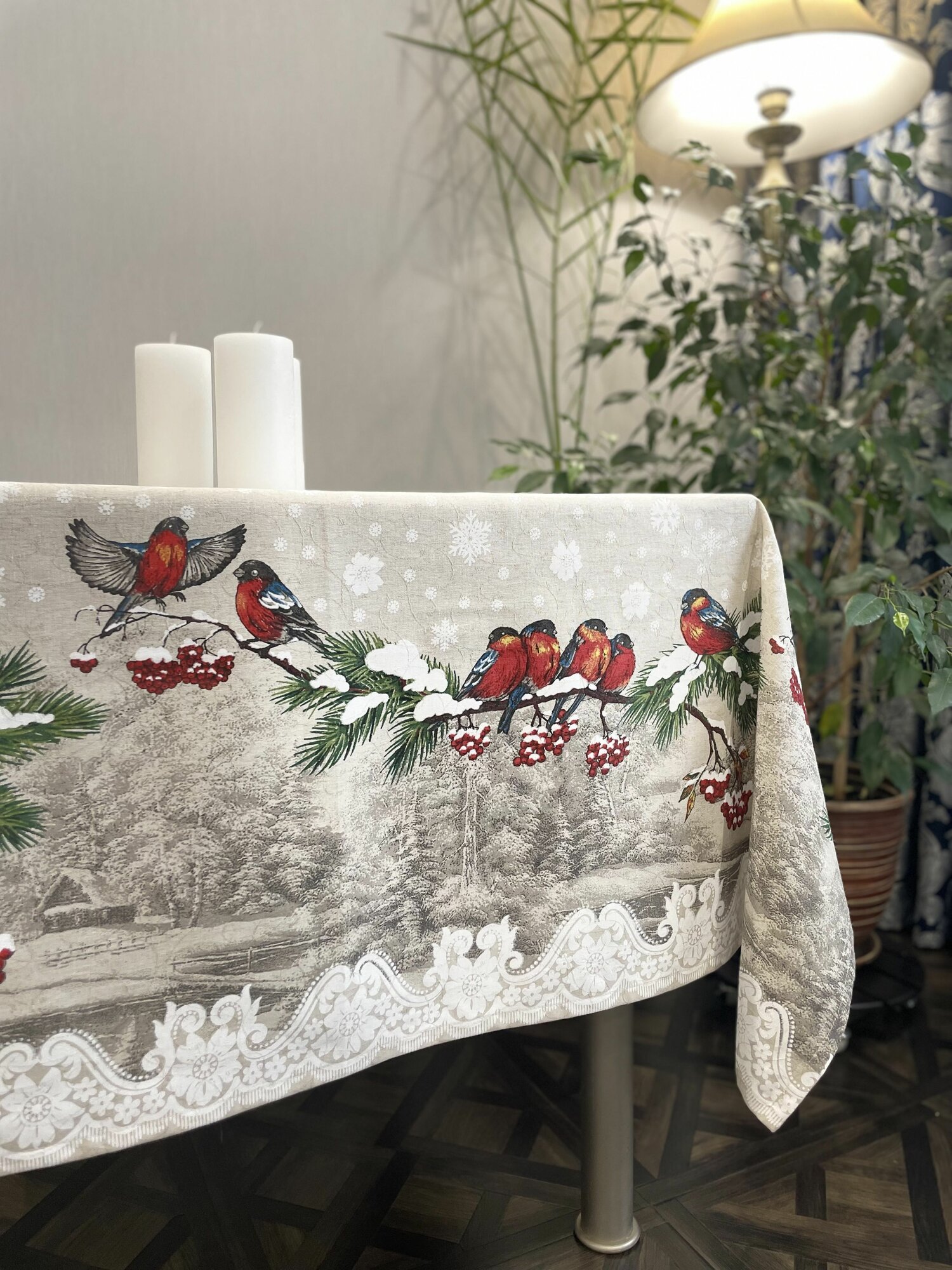 Скатерть Снегири Maya Pearl на стол прямоугольная изо льна 130*280