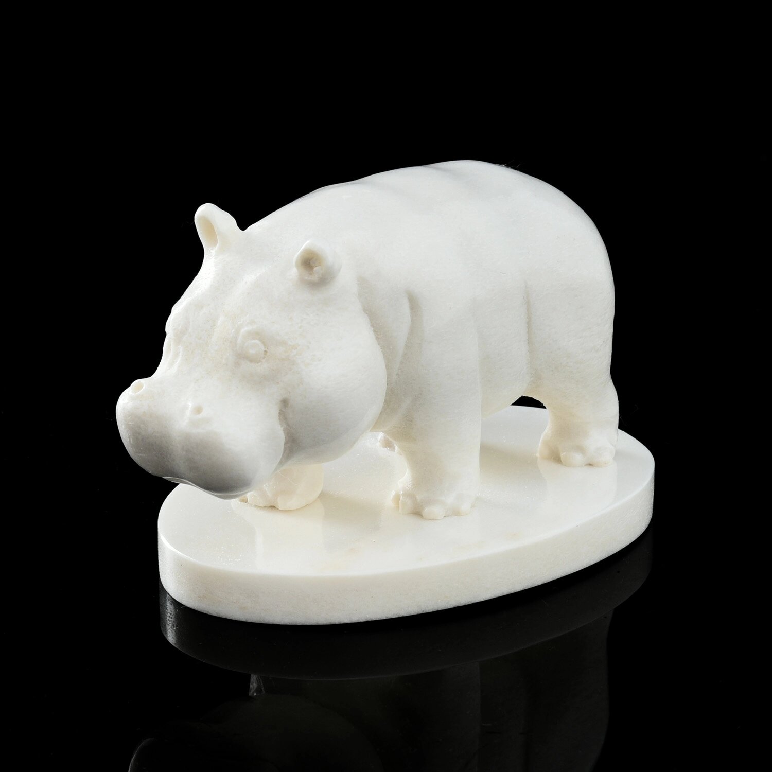 Скульптура из кости "Бегемот"