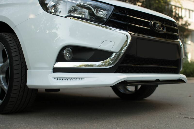 Юбка переднего бампера VTS на Lada Vesta неокрашенная
