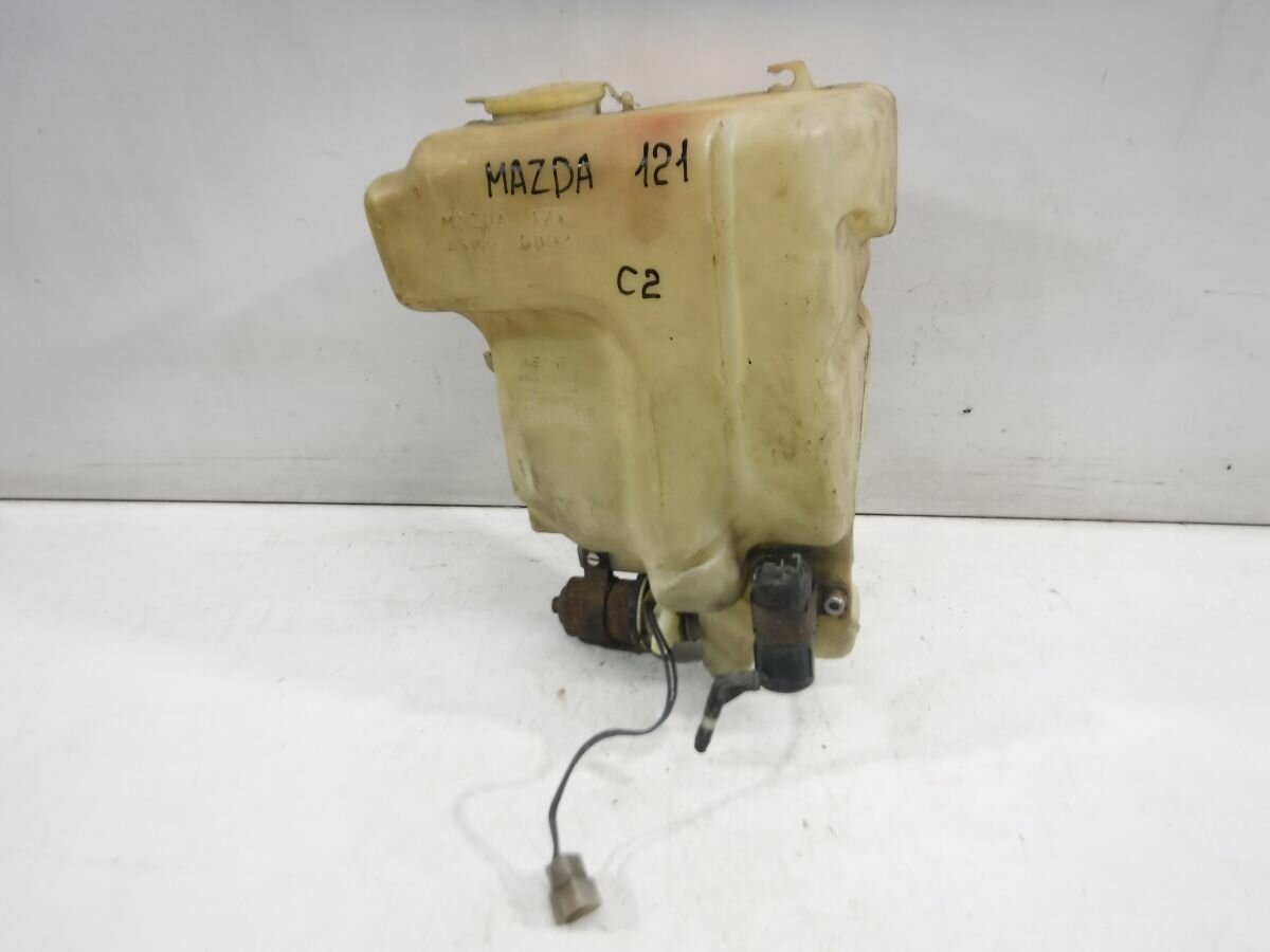 Бачок омывателя лобового стекла Mazda 121 II (1991—1996) DB0251812C