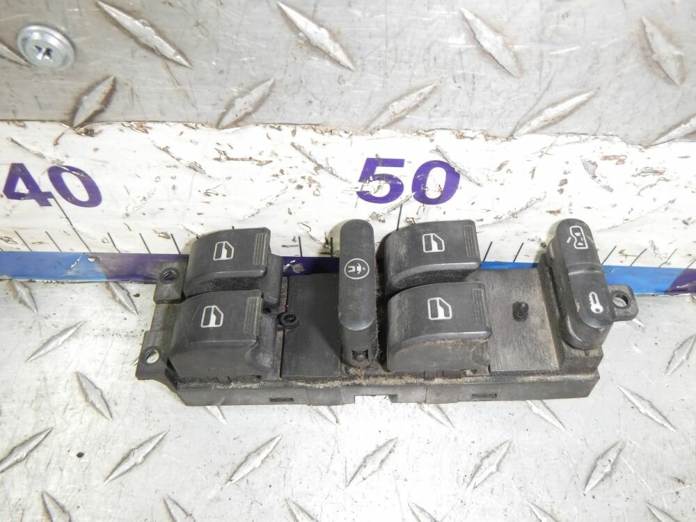 Блок управления стеклоподъемниками Chery Tiggo T11 T113746130