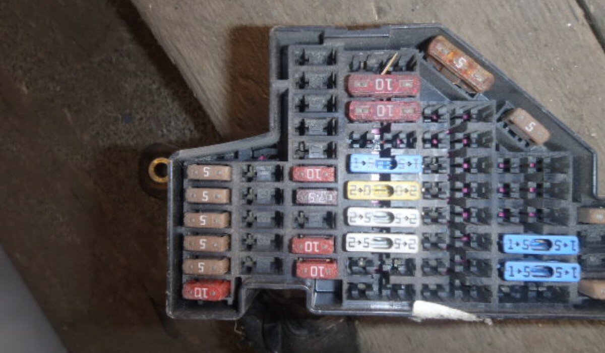Блок предохранителей Octavia (A5 1Z-) Skoda