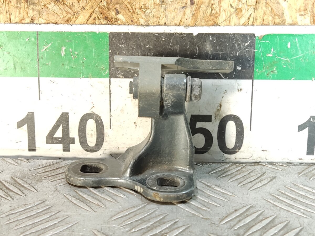 Петля двери задней левой верхняя BMW 7 2001-2008 41517176859