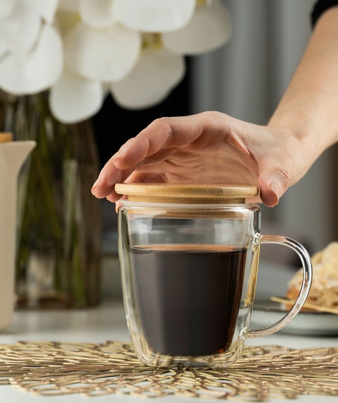 Кружка с двойными стенками с крышкой molti 380 мл для чая и для кофе подарочная стеклянная чашка