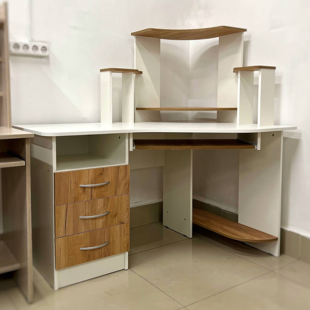 Стол компьютерный Грета-7 (1300*1335*900), белый/дуб крафт золотой