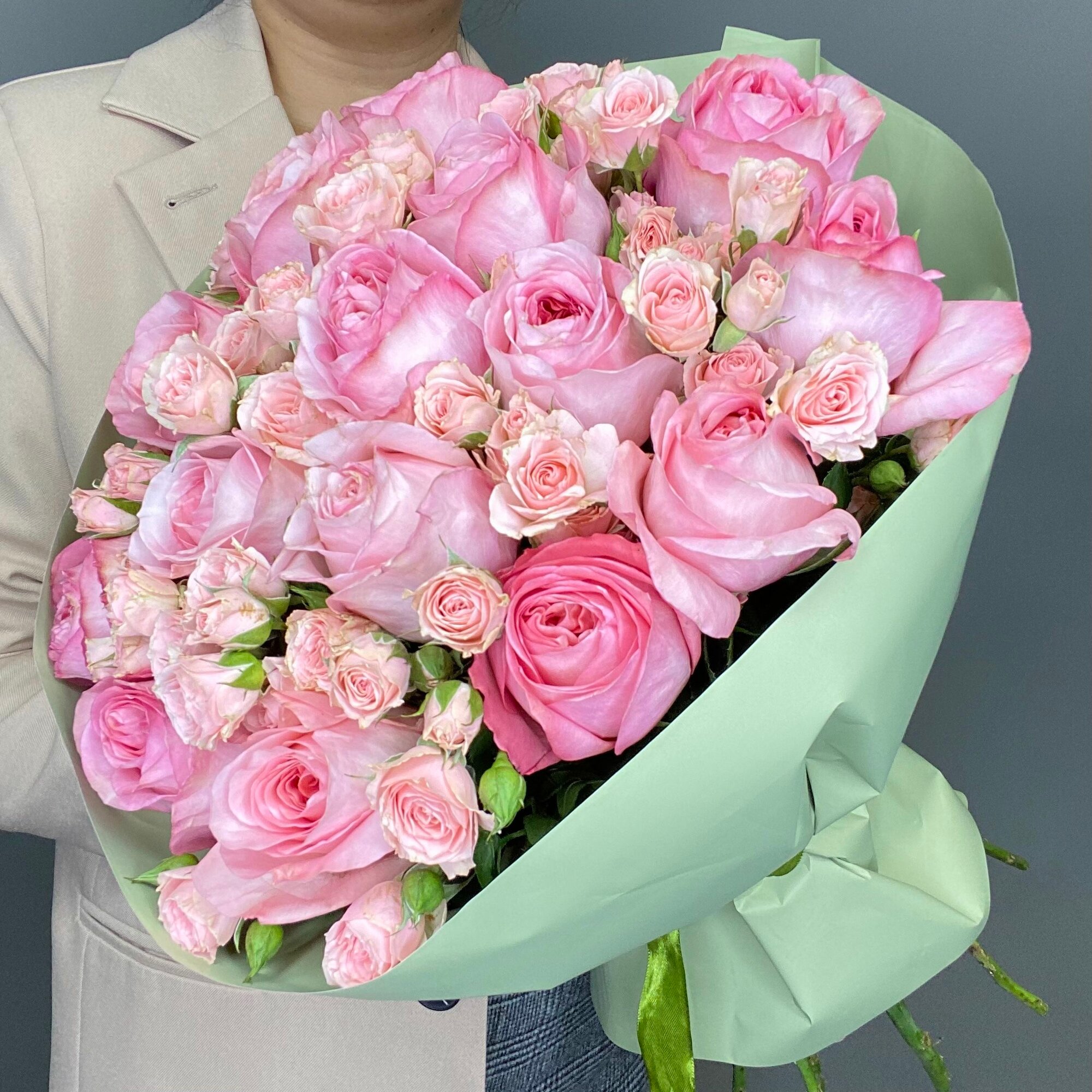 Розовые розы (розы пионовидные, розы кустовые), высота букета 50 см — фото 1