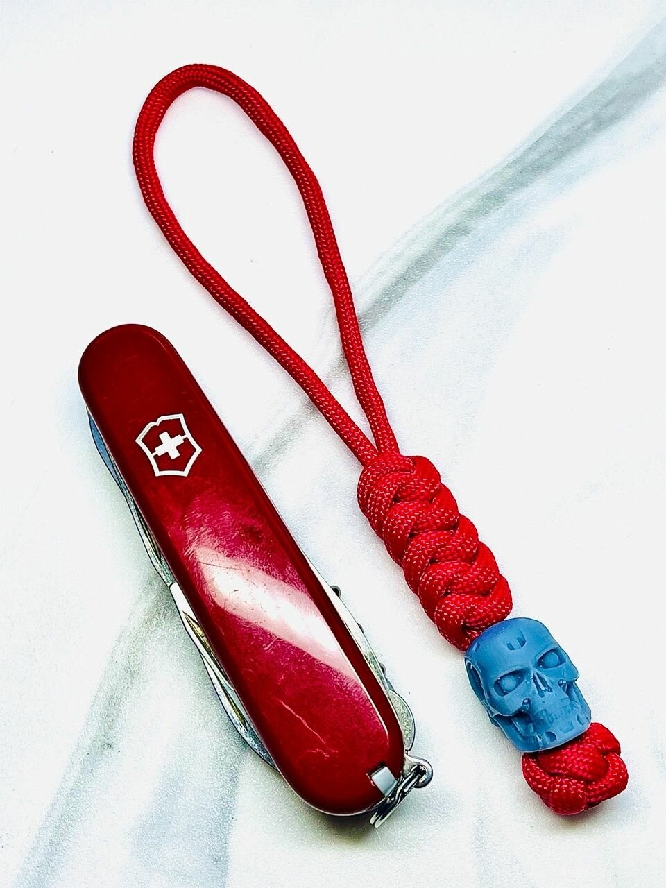 Темляк для ножа из паракорда с пластиковой бусиной в виде Терминатора Т-800