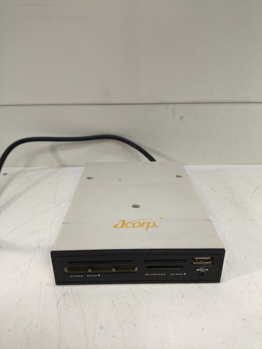 Картридер внутренний белый Acorp USB 2.0 CRIP200-B