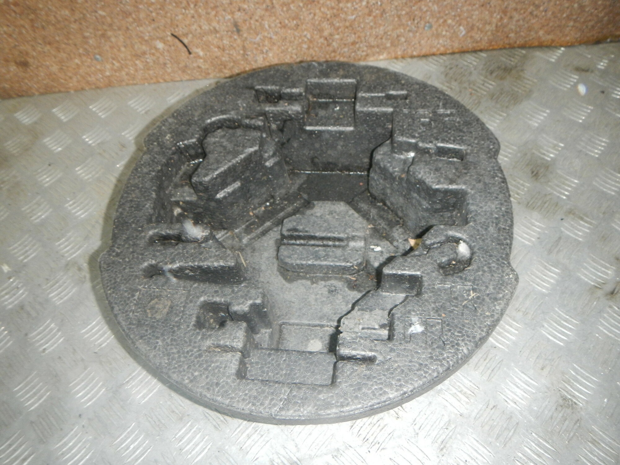 Б/У Ящик для инструментов, KIA (Киа)-CERATO (13-) KIA CERATO (13-) Грязный. 599357 Hyundai-KIA арт. 09149A7300