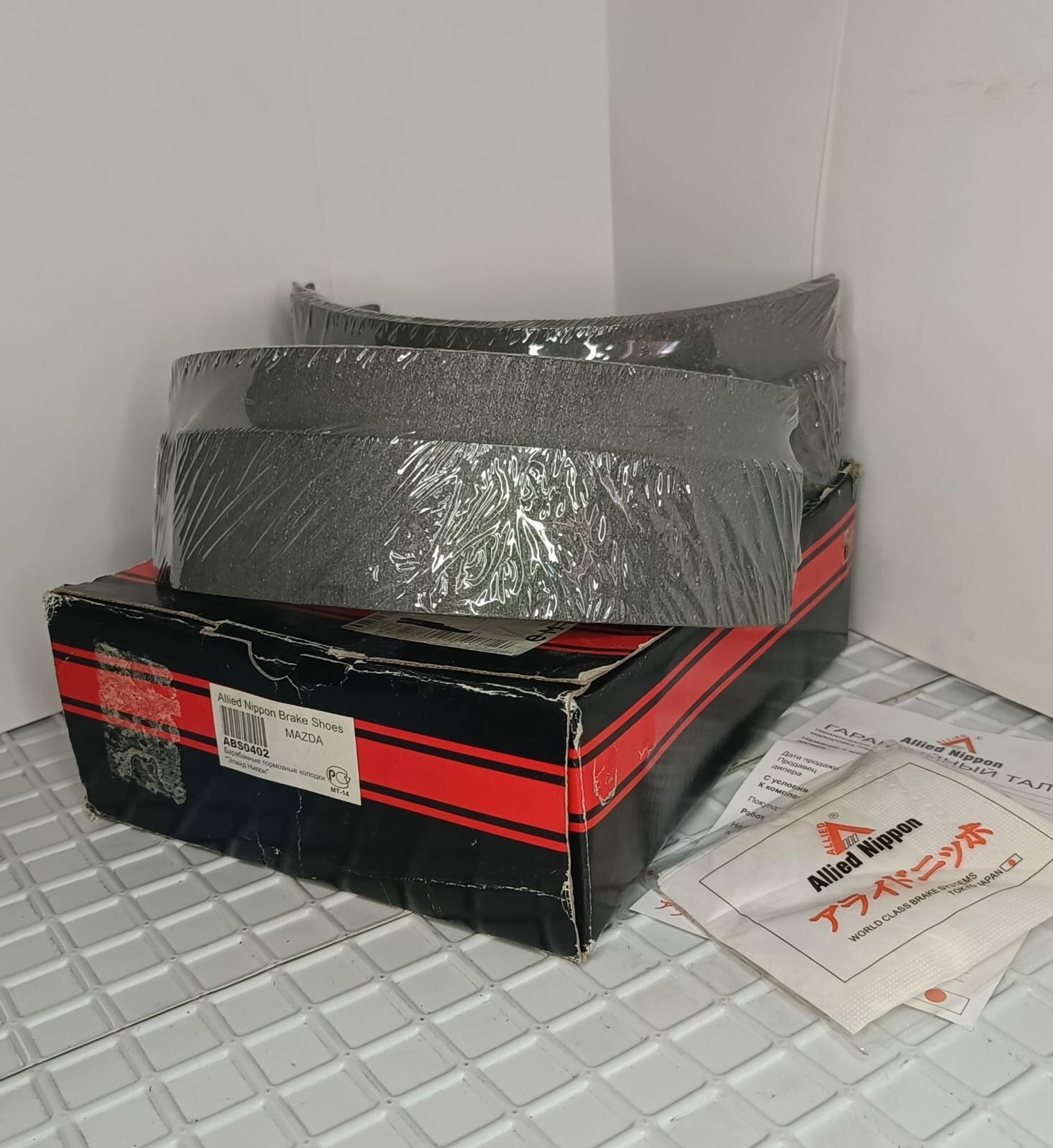 Колодки тормозные барабанные Allied Nippon ABS 0402, 58350-4EA00 SE59-26-330 комплект MAZDA KIA ASIA MOTORS