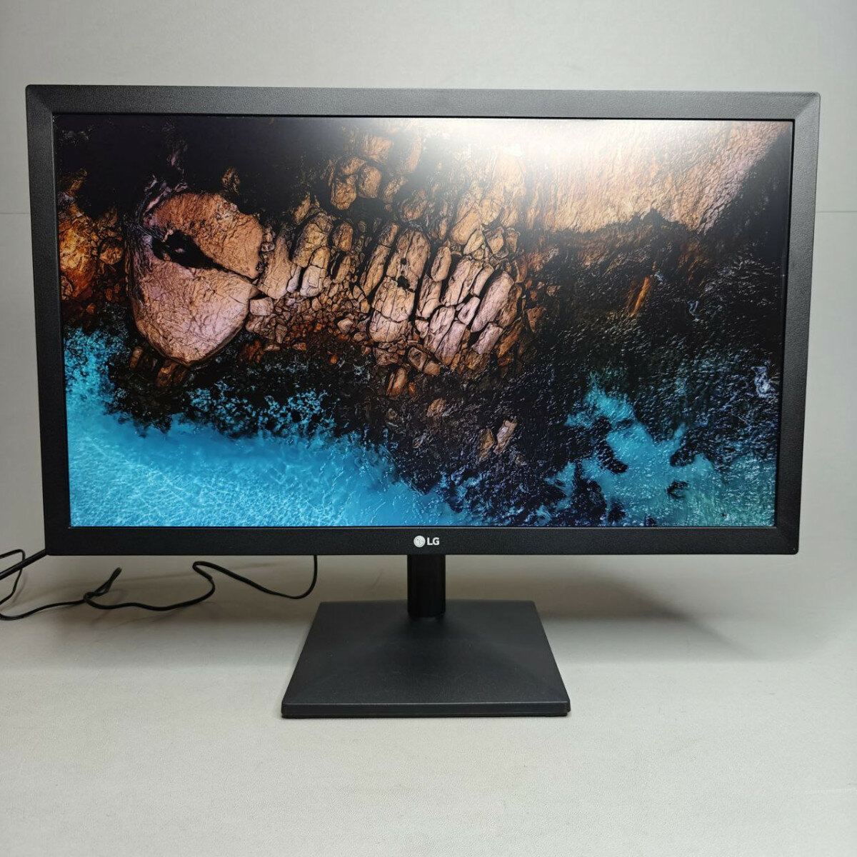 21.5" Монитор LG 22MK400H, 1920x1080, 75 Гц, TN