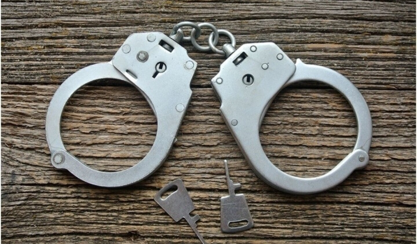 Наручники оперативные без фиксатора (серые) универсальные 2 ключа