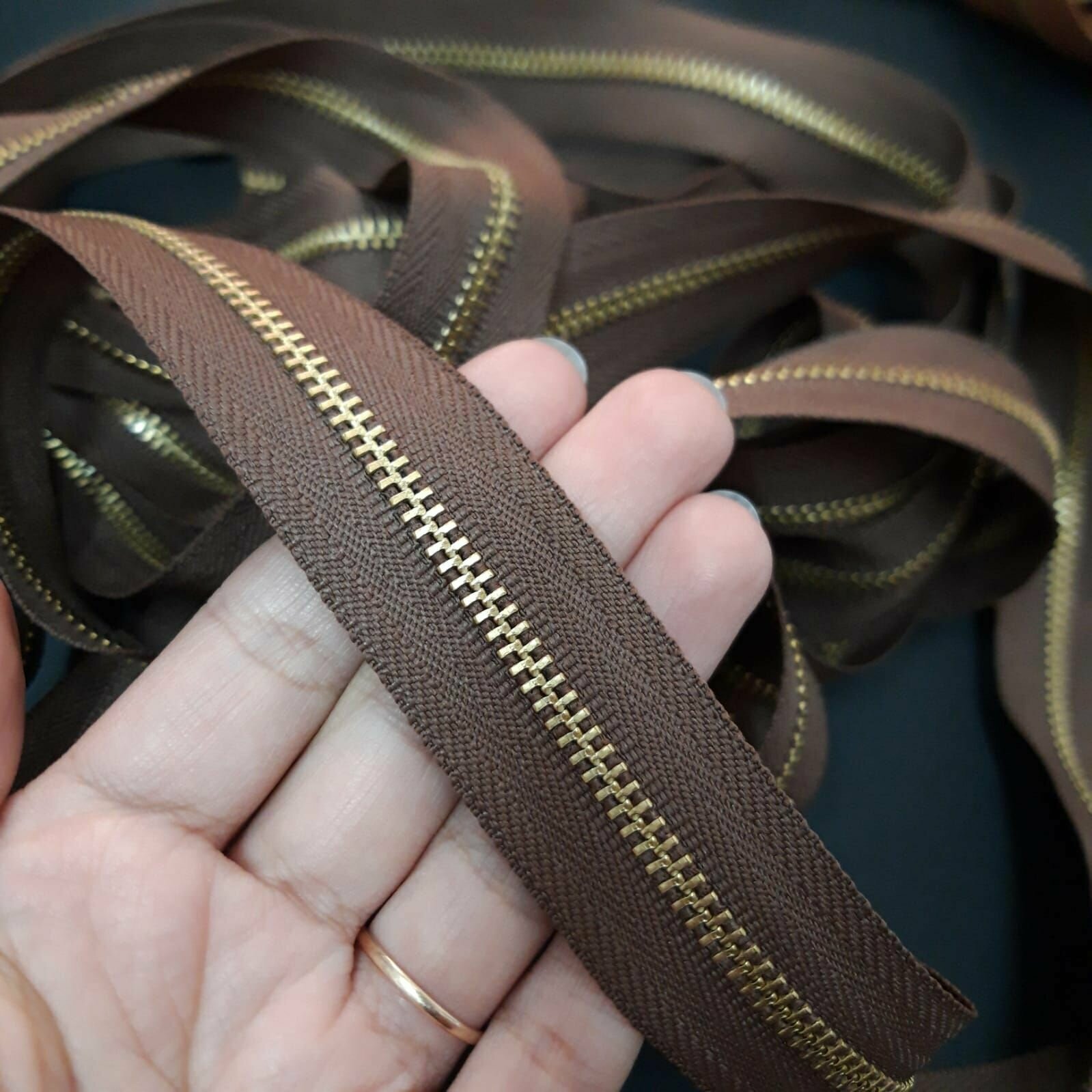 Молния YKK №3, латунь/коричневый, 1 метр