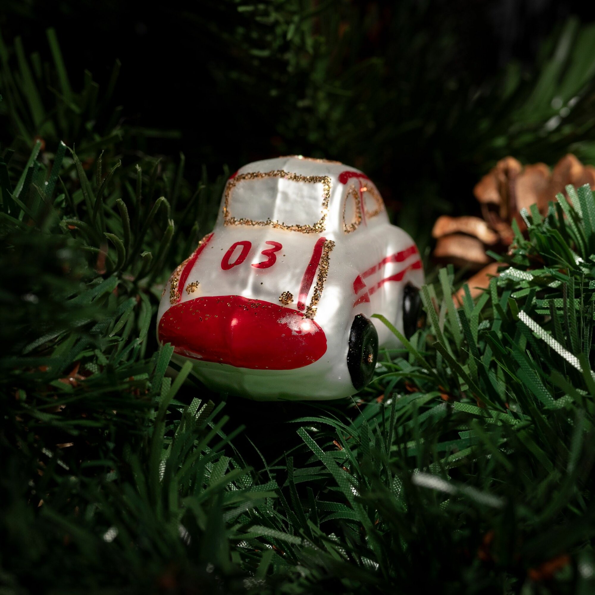 Игрушка на елку Автомобиль 9см "Скорая"