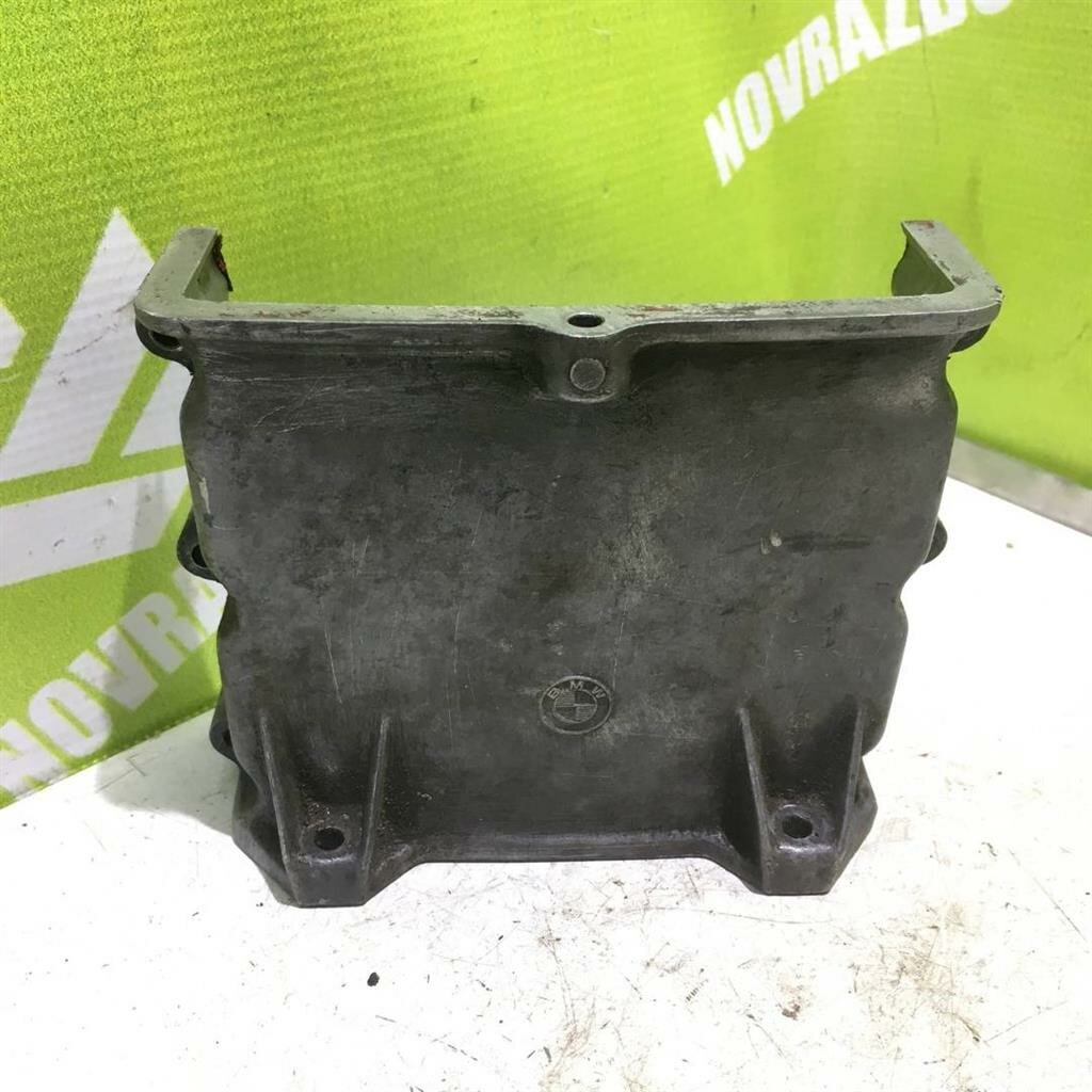 Крышка двигателя передняя BMW 3-серия E30 82-91