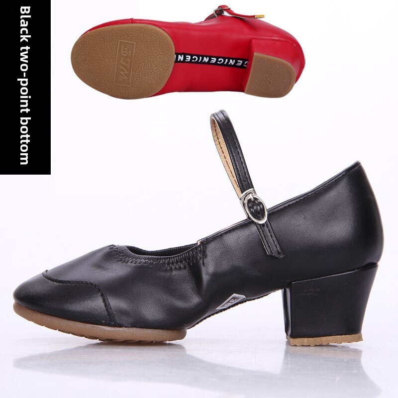 Спортивные туфли