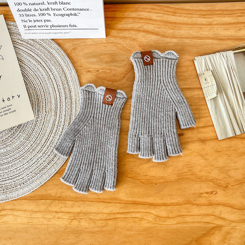 Перчатки для женщин